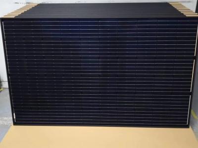 Cina IP68 un pannello solare monocristallino da 335 watt per i sistemi di energia solare del tetto in pieno neri in vendita