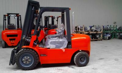 China powerful 3m lifting height 4T Diesel forklift with nice price and good performance use in outdoor of  warehouse for sale