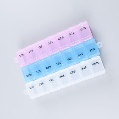 China Caja semanal plástica conveniente de la píldora de los PP con los compartimientos grandes en venta