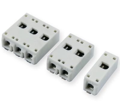 Cina 2-24 Position 300V screw connector block with UL CE RoHS Certifications in vendita