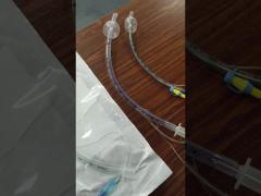 장갑을 벗은 안도트라헤알 튜브 ICU 트라케오스토미 튜브 흡수 루멘 중추호흡기 치료