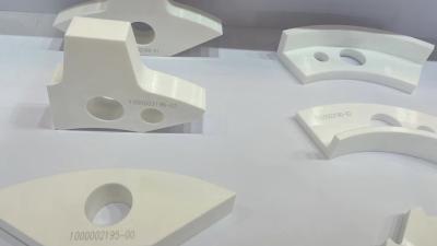 Cina Tubo ceramico di zirconia pressato a secco con resistenza flessibile 1100-1300 HV in vendita
