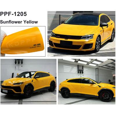 Cina Fiore solare Giallo Colore autocurante Vernice Film di protezione idrofobico Giallo PPF Colori di avvolgimento in vendita