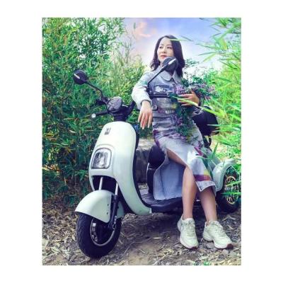 Cina 2 passeggeri scooter elettrico 3 ruote taxi triciclo bicicletta auto 30-50 km chilometraggio in vendita