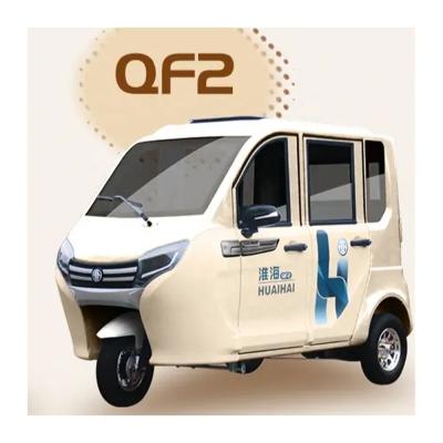 China Triciclo elétrico adulto de 3 rodas com scooter fechado com cabine e quilometragem de condução de 50-70 km à venda