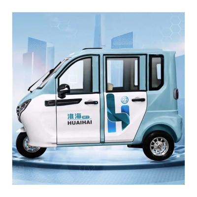 China Triciclo elétrico adulto de 3 rodas com scooter fechado com cabine e quilometragem de condução de 50-70 km à venda
