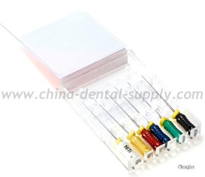 Cina La mano utilizza gli scrematori di titanio del nichel dentario per la preparazione sicura del principale canale in vendita