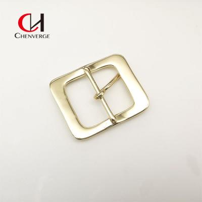 Cina 40mm Zinc Alloy Belt Buckle Gold Wavy Asymmetrical Bright Face Ladies in vendita