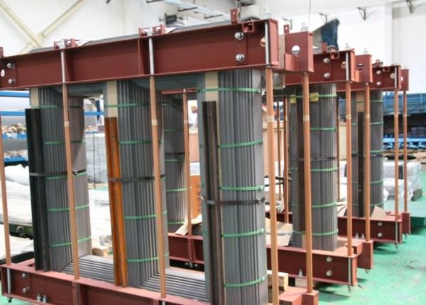 Trasformatore a nucleo impilato da 2500 kVA con lamiera di acciaio al silicio rettangolare