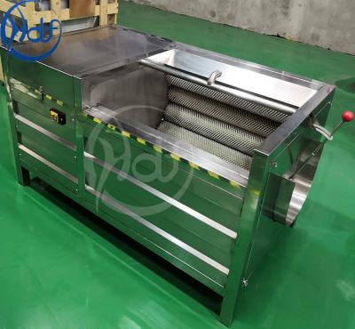 Cina Lavaggio della patata del taro dell'igname della lavatrice dell'ortaggio a radici di grande capacità 2000KG/H e sbucciatrice in vendita