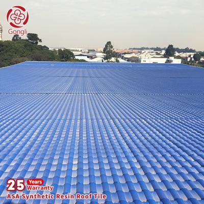 中国 絶縁された1050mmの緑のプラスチック波形の屋根ふきは耐熱を広げる 販売のため