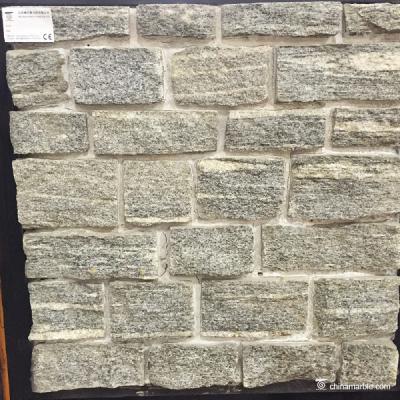 Cina Il granito grigio di pietra naturale ingranato indietro ha coltivato la resistenza della corrosione della pietra della parete/pietra per lastricati in vendita