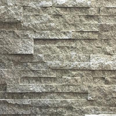 Cina Il granito Natura ha impilato i pannelli di pietra delle mattonelle bianchi/colore grigio a prova d'umidità in vendita