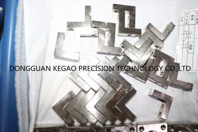 Cina Angolo del blocchetto 0,02 EDM del tappo dei pezzi meccanici dello stampaggio ad iniezione SS400 in vendita