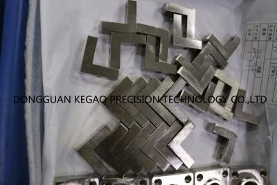 Cina Angolo del blocchetto 0,02 EDM del tappo dei pezzi meccanici dello stampaggio ad iniezione SS400 in vendita