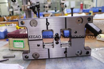 Cina Parti della muffa del connettore di precisione, materiale della muffa H13 del piatto della cavità in vendita