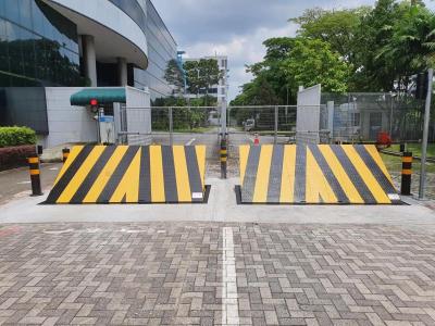 China Roadway Safety Hydraulic Road Blocker For High Security Traffic Barrier for sale