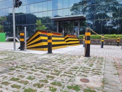 China Roadway Safety Hydraulic Road Blocker For High Security Traffic Barrier for sale