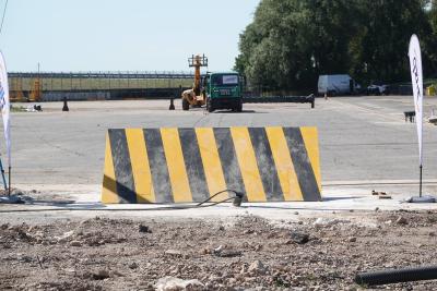 China Surface Mounted Road Blocker System Impact Test K12 Road Blocker For Perimeter Protection for sale