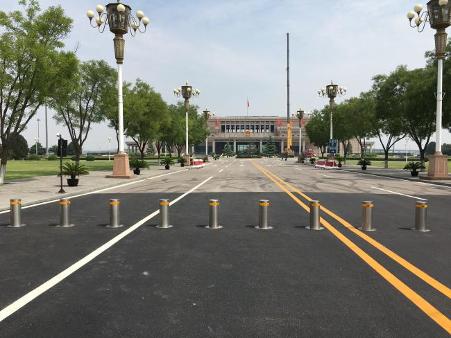 hydraulic bollards video