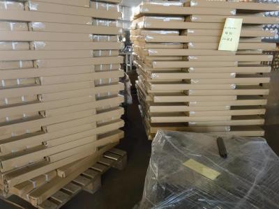 Cina 5 Layers Heavy Duty Showroom Shelves Warehouse Sample Display Iron Frame Galvanized in vendita