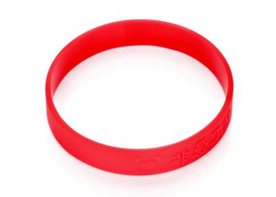 China Mano-sensación roja del color de encargo del logotipo del bajorrelieve de las pulseras del festival buena en venta