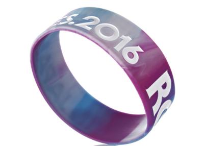 China Las pulseras del acontecimiento color-llenadas debossed de par en par y el mármol de 1 pulgada swriled colores en venta