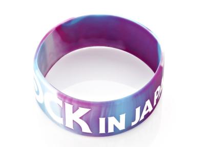 China El color religioso de las pulseras del silicón llenado swriled el logotipo de 202*25*2m m modificado para requisitos particulares en venta
