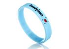 China la longitud del grueso 202m m de 2.5m m debossed e inkfilled las pulseras de goma de encargo en venta