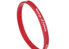 China 5m m minúsculos 6m m debossed y el color llenó pulseras del vip de los regalos del promotiona en venta