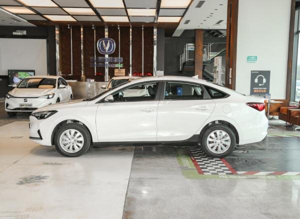 Quality 5-Door 5-Seat Changan Eado Plus Affordable Automatic Compact Sedan for Electric for sale