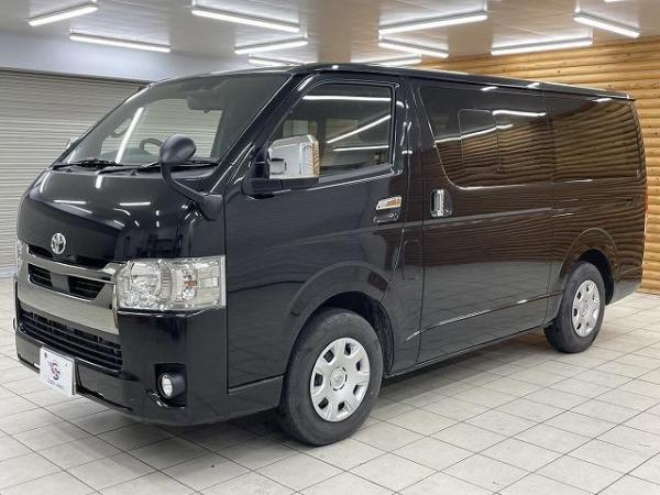Quality Toyota Hiace Van With Super GL Original Front Bumper, Original 16-Inch Oxidized Aluminum Wheels, Original Mudguards, Original LED Tail Lights, Original Seat Covers, Original BET Kit, Alpine 11inch Equ for sale