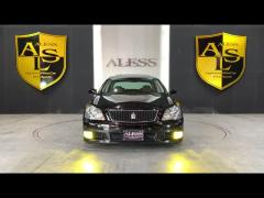 Toyota Crown 2.5 Sports Navigation Package Nouveaux revêtements de siège en cuir noir / Nouvelle capacité du réservoir d'eau pour la voiture / Nouveaux pneus et jantes de 20 pouces / Nouvelle aérodynamique / Nouveaux feux antibrouillard à LED