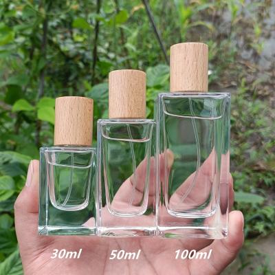 Cina cappuccio di legno di qualità superiore rotondo piano della bottiglia dello spruzzo di profumo di 30ml 50ml in vendita