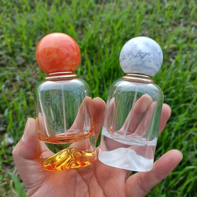 Cina Vetro inferiore spesso di colore della baionetta di profumo 50ml della bottiglia riciclabile dello spruzzo in vendita