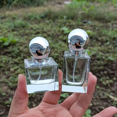 Cina Vetro riutilizzabile di Crystal White Thick Bottom Polished della bottiglia dello spruzzo di profumo 30ml in vendita