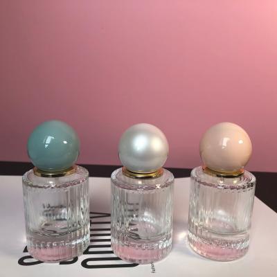 Cina Bottiglia di vetro dello spruzzo di profumo 50ml intorno a forma cosmetica di rettangolo del cappuccio in vendita