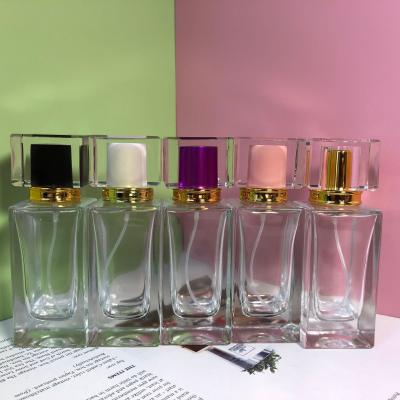 Cina Imbottigliamento cosmetico del quadrato della bottiglia 500pcs dello spruzzo di profumo dell'alto grado 50ml sotto in vendita