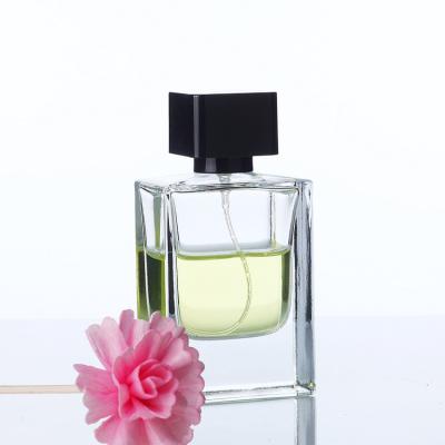 China Processamento transparente da multa do quadrado da garrafa vazia do atomizador do pulverizador de perfume 50ml à venda