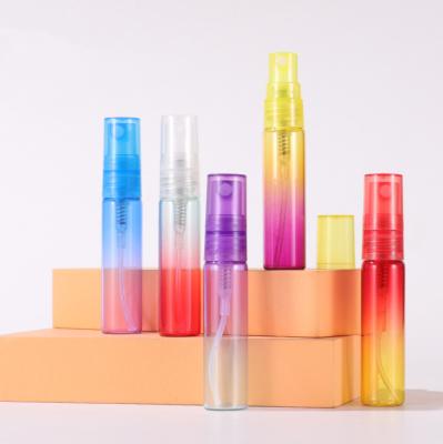 Cina Timbratura calda di plastica portatile di profumo 5ml della bottiglia variopinta dello spruzzo in vendita