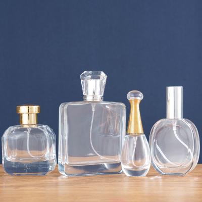 Cina Imbottigliamento materiale trasparente di vetro del sottomarino della bottiglia 50ml dello spruzzo di profumo in vendita