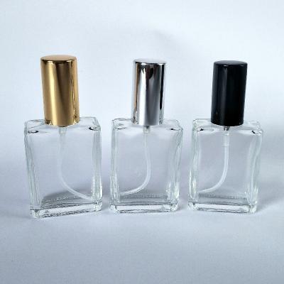 Cina Materiale da otturazione riciclabile vuoto di vetro quadrato piano della bottiglia 15ml dello spruzzo di profumo in vendita