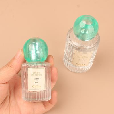 Cina Bottiglia di vetro di lucidatura dello spruzzo di profumo 30ml con l'elaborazione fine in vendita
