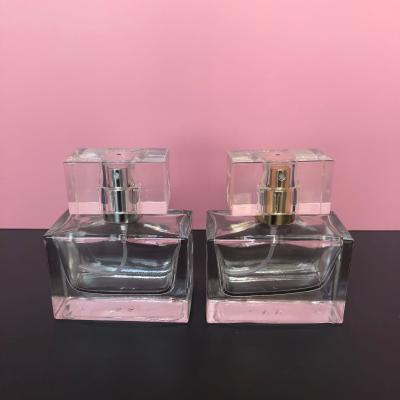 Cina Vetro piano del quadrato di profumo 30ml dello spruzzo di rettangolo cosmetico della bottiglia in vendita
