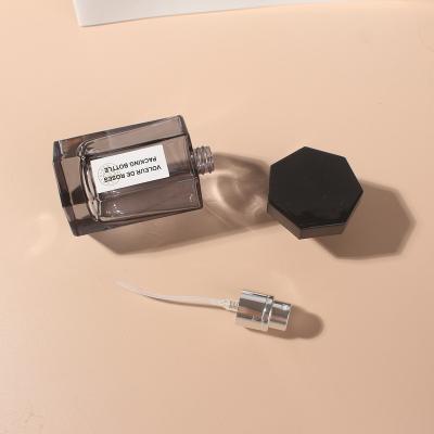 China Distribuidor pequeno da amostra da garrafa vazia recarregável do pulverizador de perfume 50ml à venda
