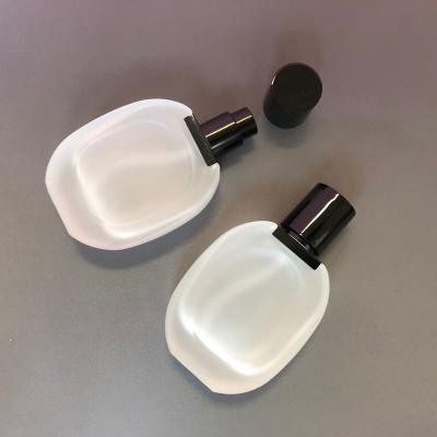 Cina 30ml glassati profumano le fragranze vuote del vetro da bottiglia dello spruzzo riutilizzabili in vendita