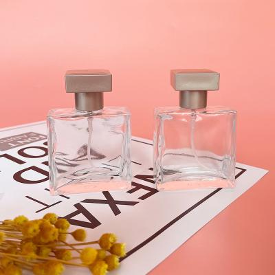 Cina i cosmetici della bottiglia dello spruzzo di profumo di 25ml 50ml hanno spaccato il vetro portatile vuoto in vendita