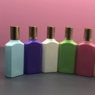 Cina 30 ml di profumo portatile a colori in bottiglia per cosmetici spray in vetro vuoto in vendita