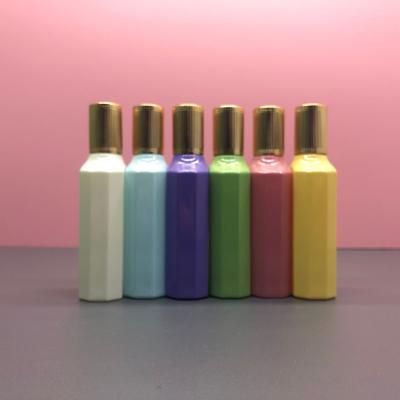 Cina 30 ml di profumo portatile a colori in bottiglia per cosmetici spray in vetro vuoto in vendita