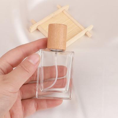 Cina Profumo portatile Sub Bottled 30ml Spray di vetro quadrato in vendita